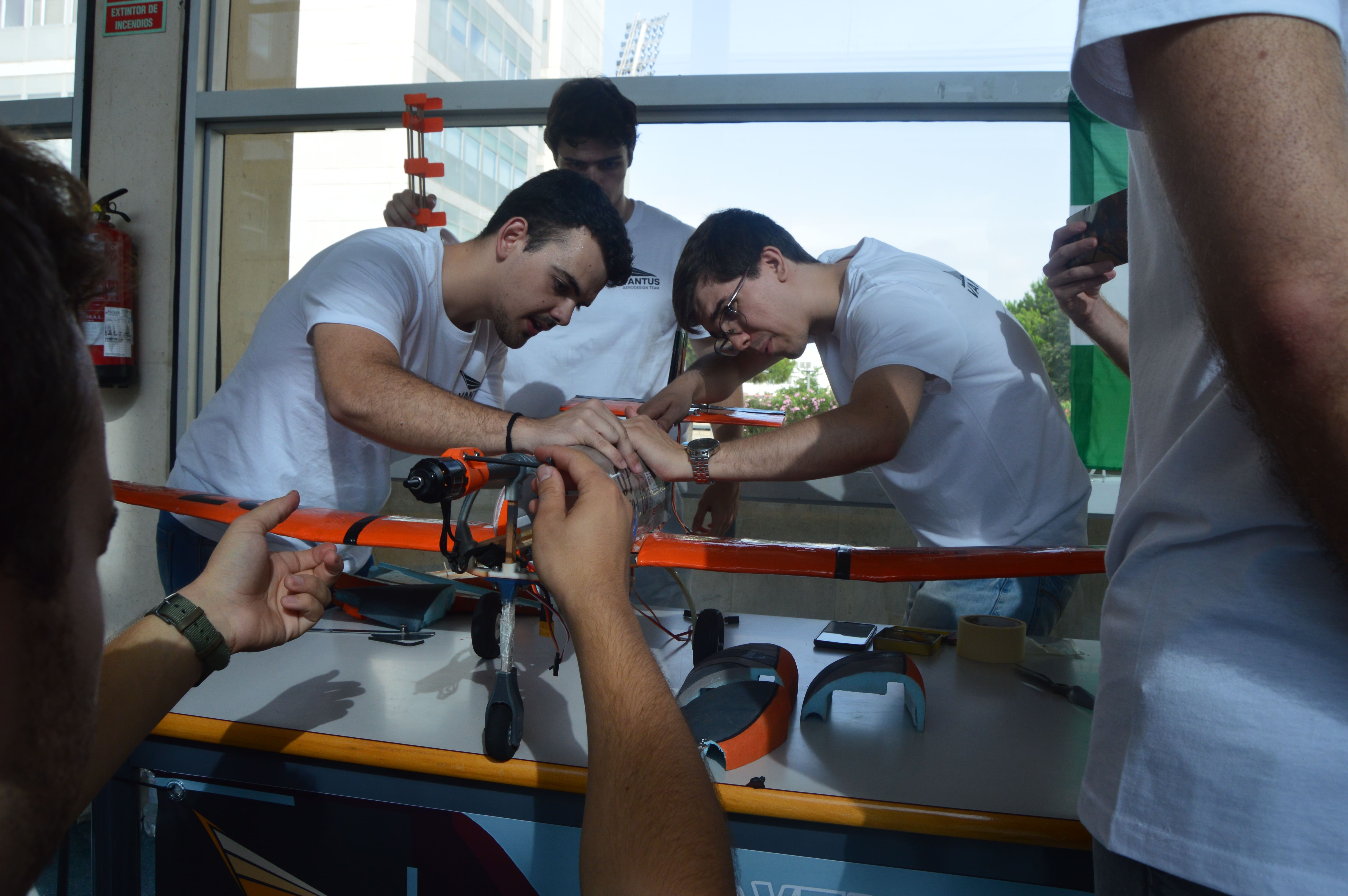 El equipo VANTUS de aeromodelismo estudiantil de la ETSi debuta en la ...